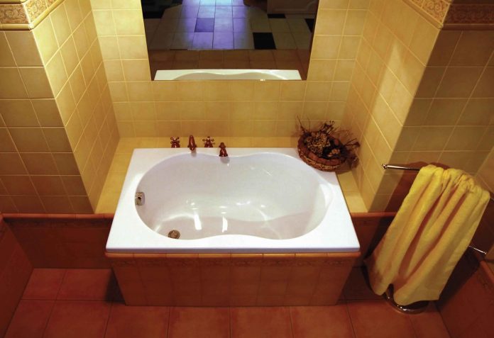 Smallest Bathtub Size and Standard Dimensions( Designs & Ideas ...